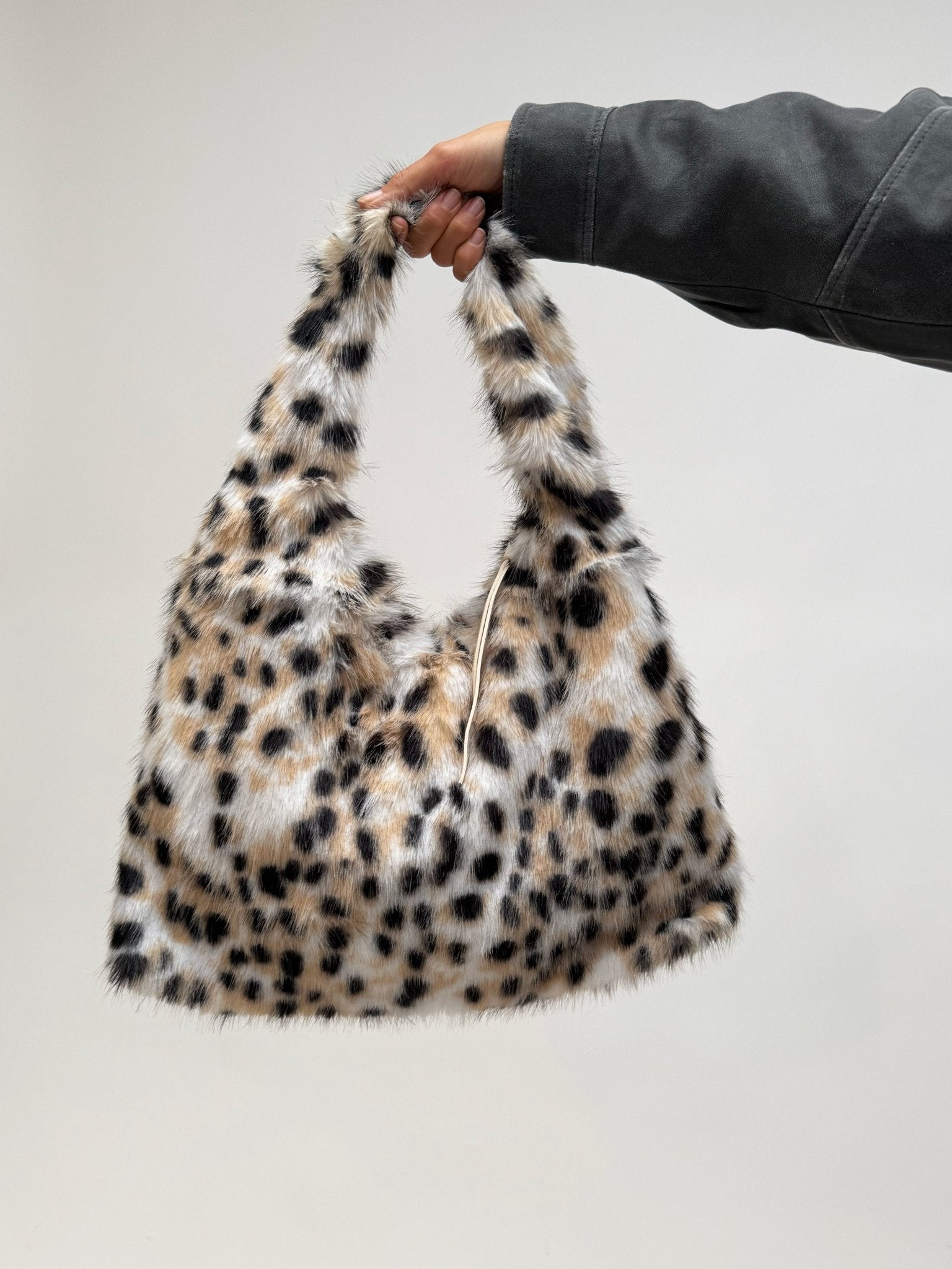 TILTIL Fluffy Bag Snow Leopard Off White – Things I Like Things I Love