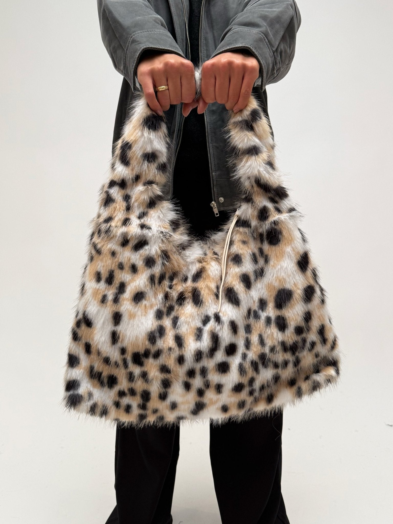TILTIL Fluffy Bag Snow Leopard Off White – Things I Like Things I Love